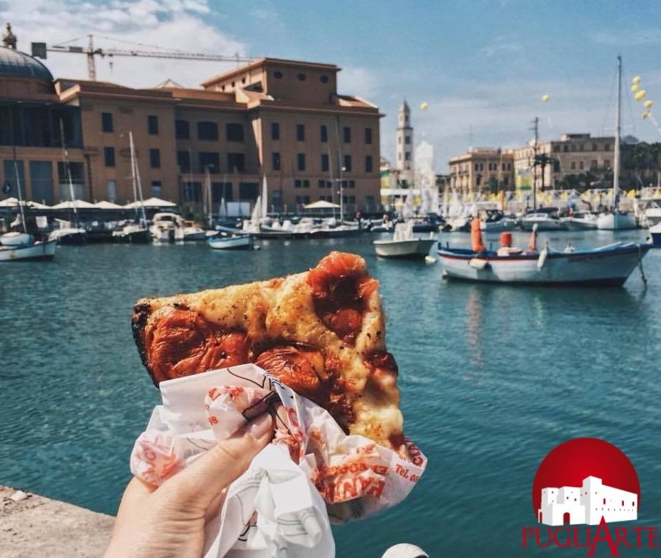 Bari Medievale, Piazza del Ferrarese, 70122 Bari BA, Italia, 19 ...