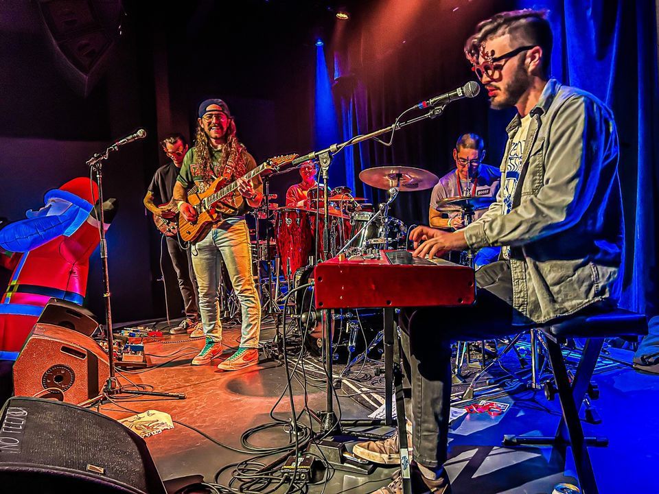 Head Change & Beyond Bananas at The B. Bar!, The B. Bar, Omaha, 8 March ...