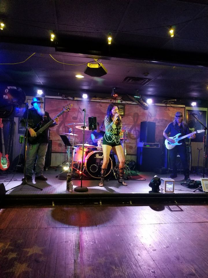 Pearls of Trinity Rocks the Blues Tavern, Blues Tavern, Mobile, 21 ...