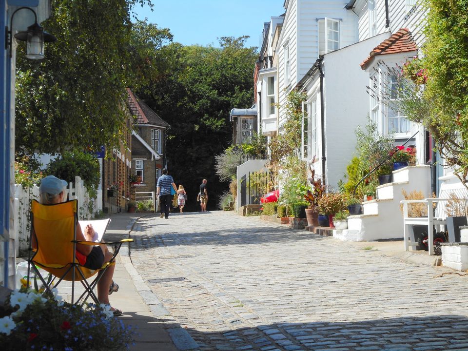Outdoor Drawing and Painting in Upper Upnor Village, Upper Upnor ...