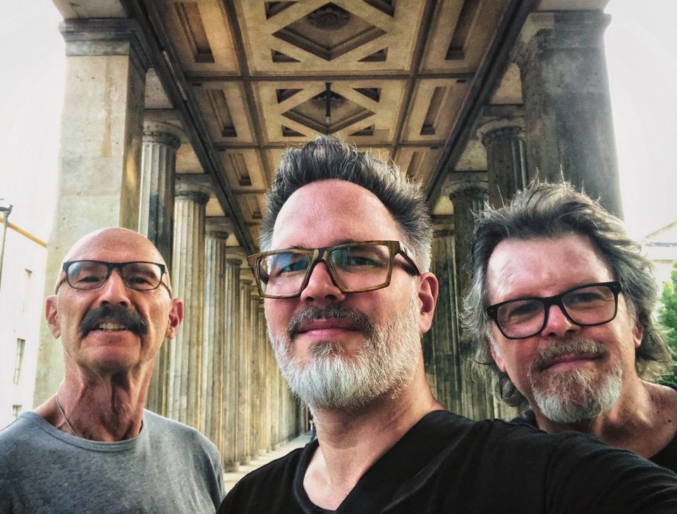 Stick Men ft. Tony Levin and Pat Mastelotto (of King Crimson) with ...