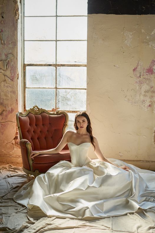 Lazaro NEW Spring 2022 Collection with Designer Appearance, JLM Couture ...