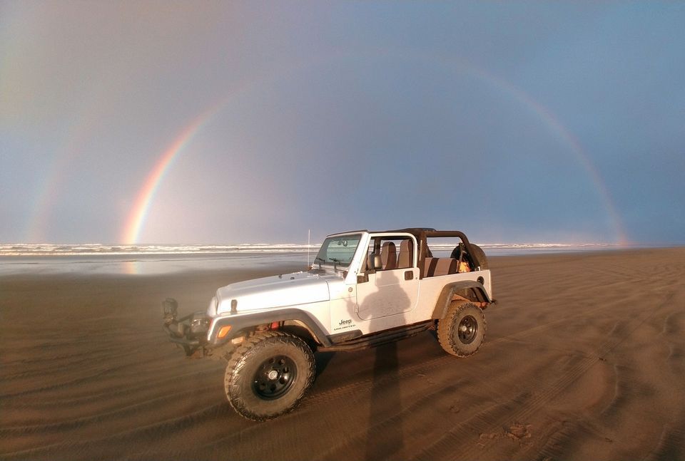 GO TOPLESS AT THE BEACH!, Bolstad Beach Approach, Long Beach, 21 May 2022