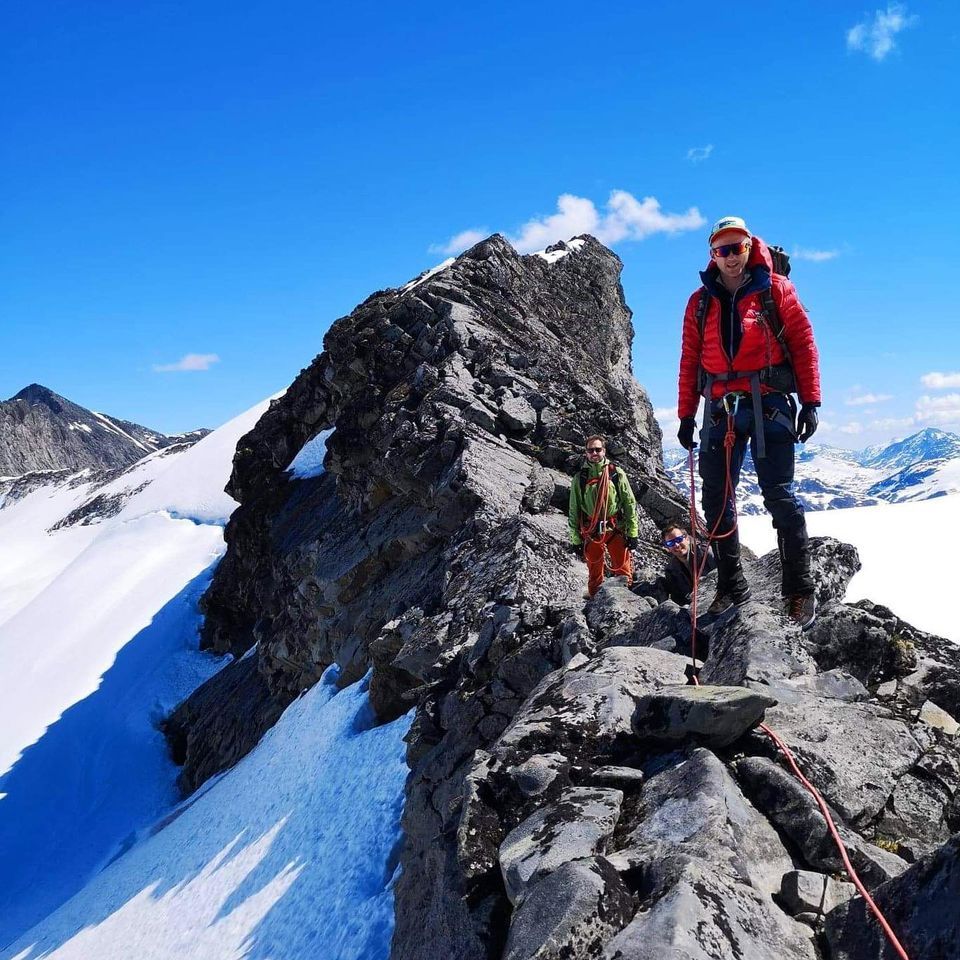Fulltegnet // Kalvene i Smørstabbmassivet 13. aug 2022, Krossbu, Førde ...