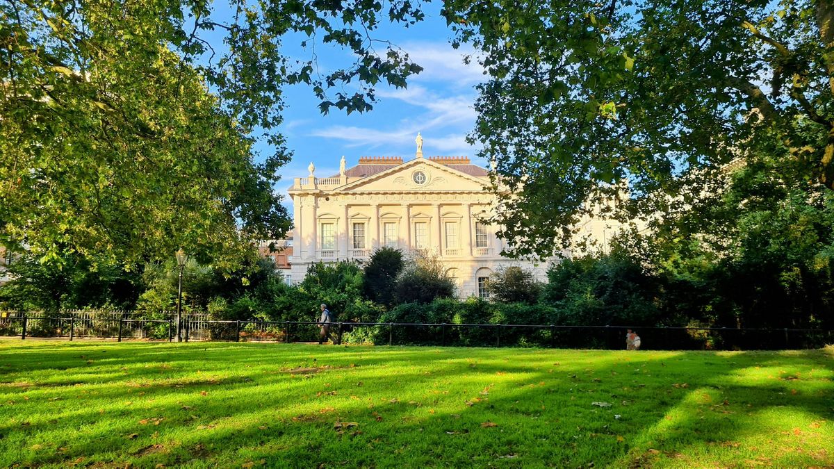 Gallant Green ParkHunt London Outdoor Escape Game: The Drained Battery ...