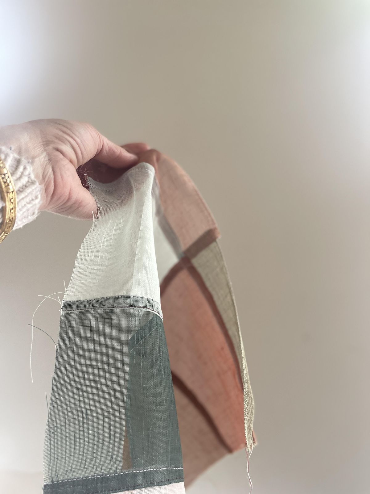 Learn to sew a bojagi style patchwork reusing linen samples, Yodomo ...