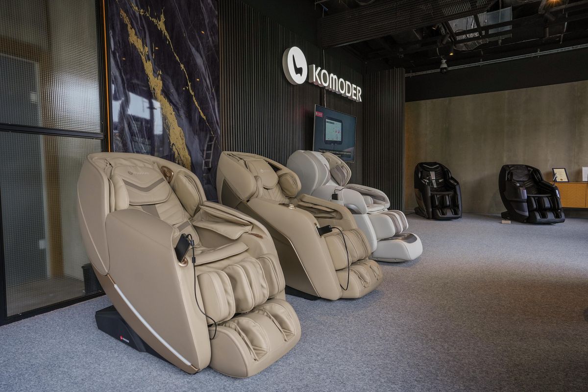 Komoder London Premium Store - Grand Opening on June 26th, 2023, 154 ...