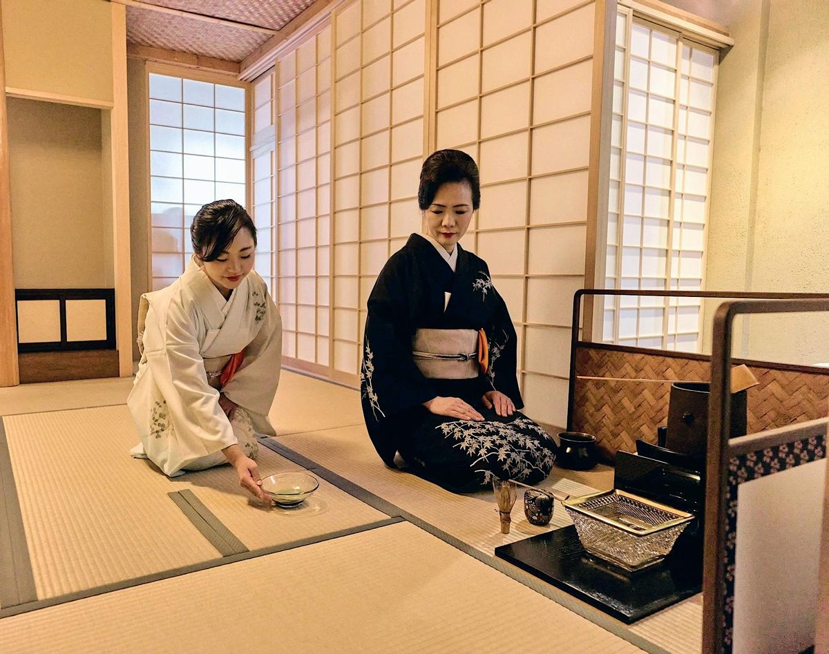 Japanese Tea Ceremony Trial class by Omotesenke school style, Globus ...