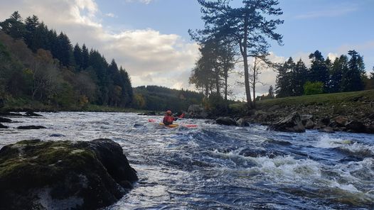 Introduction to White Water Kayaking, River Dee, Aberdeenshire ...