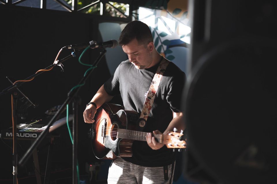 DAVE ROGERS LIVE @Macknade Food Village, Macknade Farmshop, Faversham ...