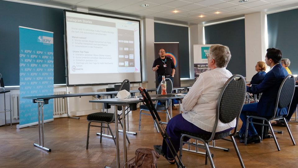 Praxistraining: Social Media mit dem Smartphone, Technologie- und ...