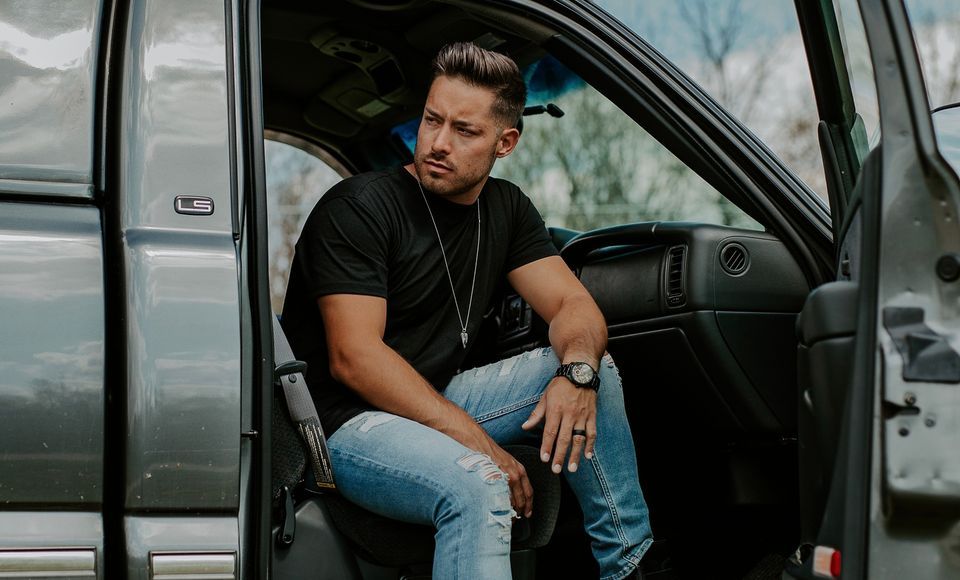 Adam Calvert with Jon Langston at Flannagans, Flannagan's Dublin ...