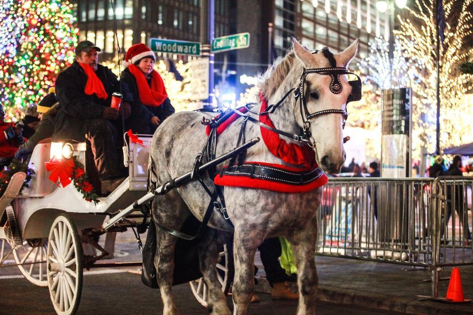 Holiday Carriage Rides in Downtown Detroit, Woodward Esplanade ...